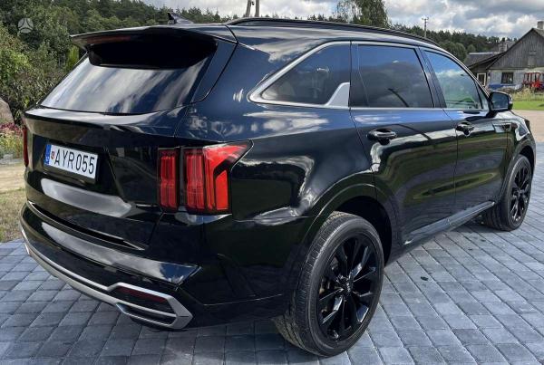 Black Kia Sorento 2021 in Vilnius, with an engine capacity of 2.50 L and mileage of 186 thousand km for 24000 €, photo 6 on AUTOMOTO.COM.LV