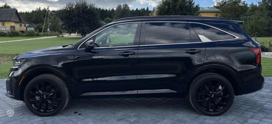 Black Kia Sorento 2021 in Vilnius, with an engine capacity of 2.50 L and mileage of 186 thousand km for 24000 €, photo 7 on AUTOMOTO.COM.LV