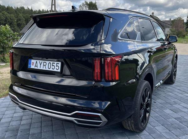 Black Kia Sorento 2021 in Vilnius, with an engine capacity of 2.50 L and mileage of 186 thousand km for 24000 €, photo 10 on AUTOMOTO.COM.LV