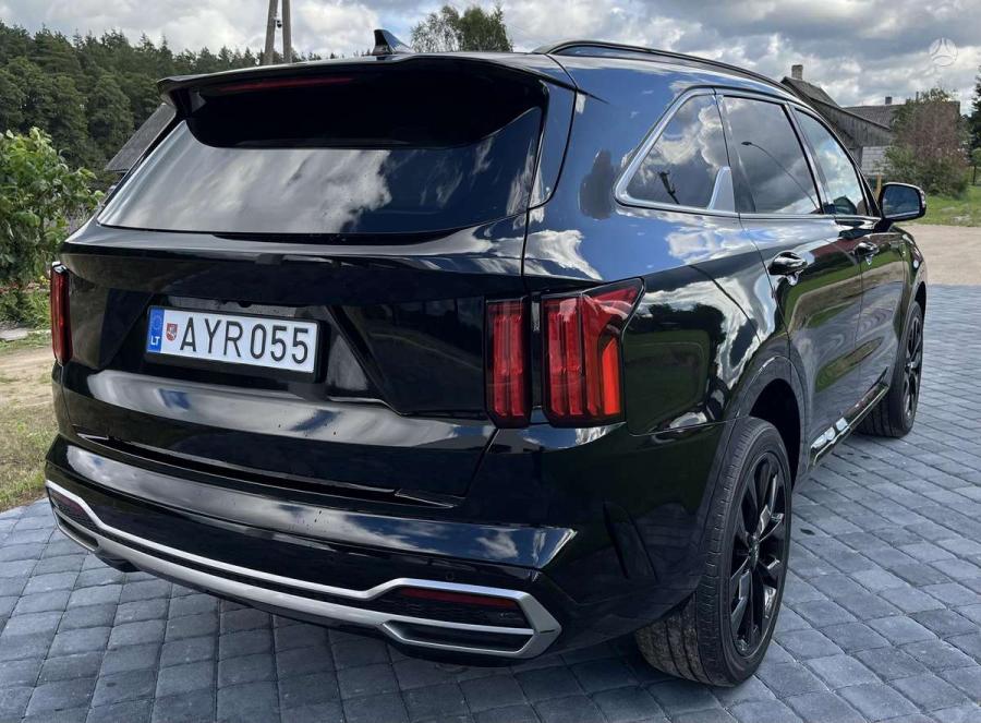 Black Kia Sorento 2021 in Vilnius, with an engine capacity of 2.50 L and mileage of 186 thousand km for 24000 €, photo 10 on AUTOMOTO.COM.LV