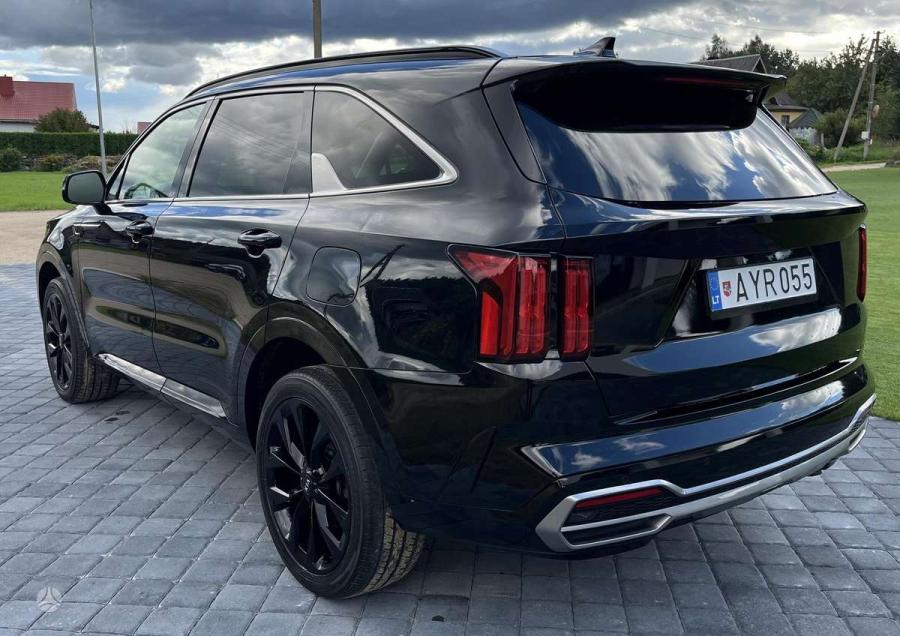 Black Kia Sorento 2021 in Vilnius, with an engine capacity of 2.50 L and mileage of 186 thousand km for 24000 €, photo 11 on AUTOMOTO.COM.LV