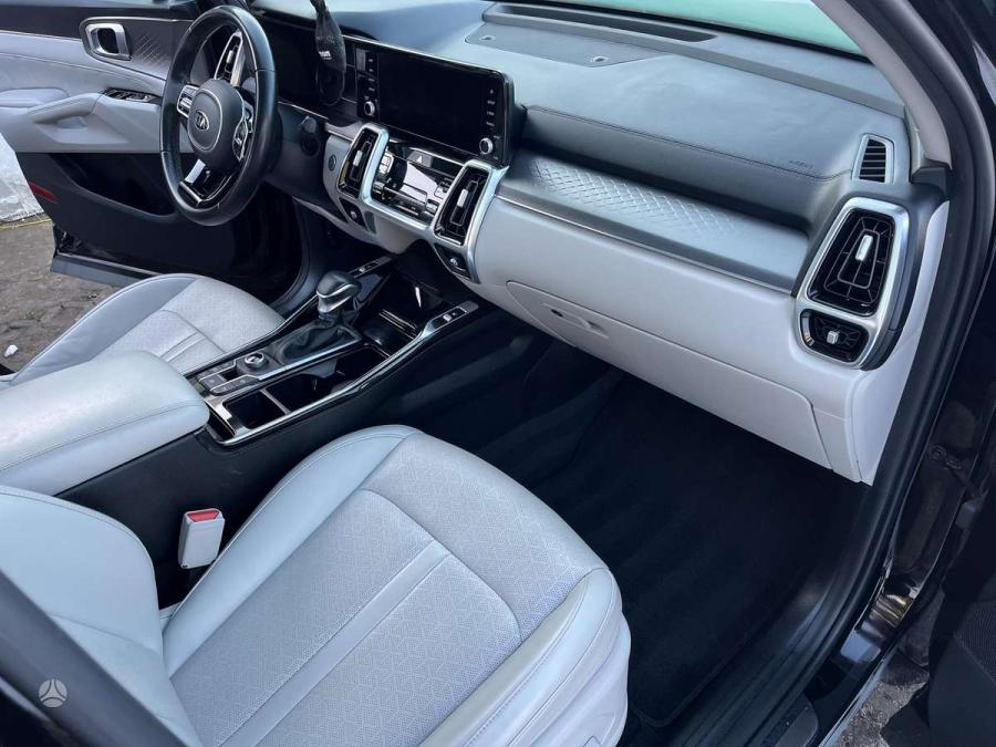 Black Kia Sorento 2021 in Vilnius, with an engine capacity of 2.50 L and mileage of 186 thousand km for 24000 €, photo 13 on AUTOMOTO.COM.LV
