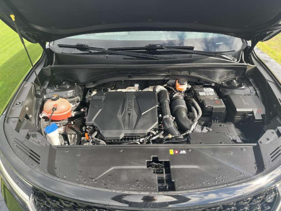 Black Kia Sorento 2021 in Vilnius, with an engine capacity of 2.50 L and mileage of 186 thousand km for 24000 €, photo 18 on AUTOMOTO.COM.LV