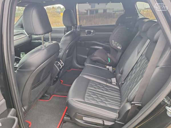 Black Kia Sorento 2022 in Vilnius, with an engine capacity of 2.20 L and mileage of 71 thousand km for 32500 €, photo 5 on AUTOMOTO.COM.LV