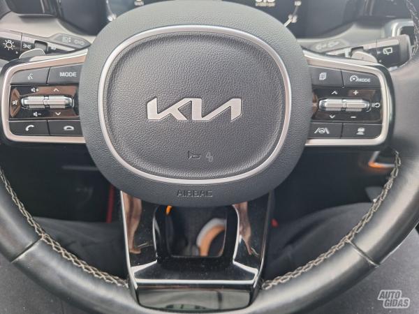 Black Kia Sorento 2022 in Vilnius, with an engine capacity of 2.20 L and mileage of 71 thousand km for 32500 €, photo 8 on AUTOMOTO.COM.LV
