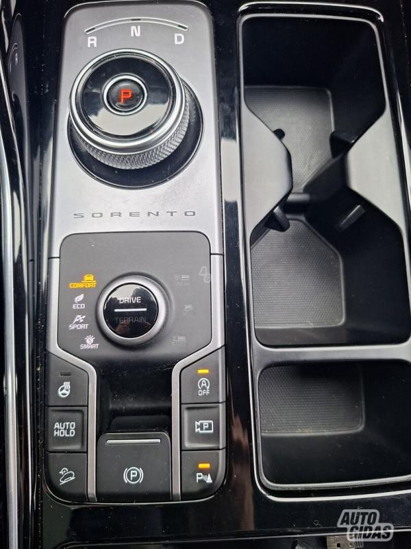 Black Kia Sorento 2022 in Vilnius, with an engine capacity of 2.20 L and mileage of 71 thousand km for 32500 €, photo 10 on AUTOMOTO.COM.LV