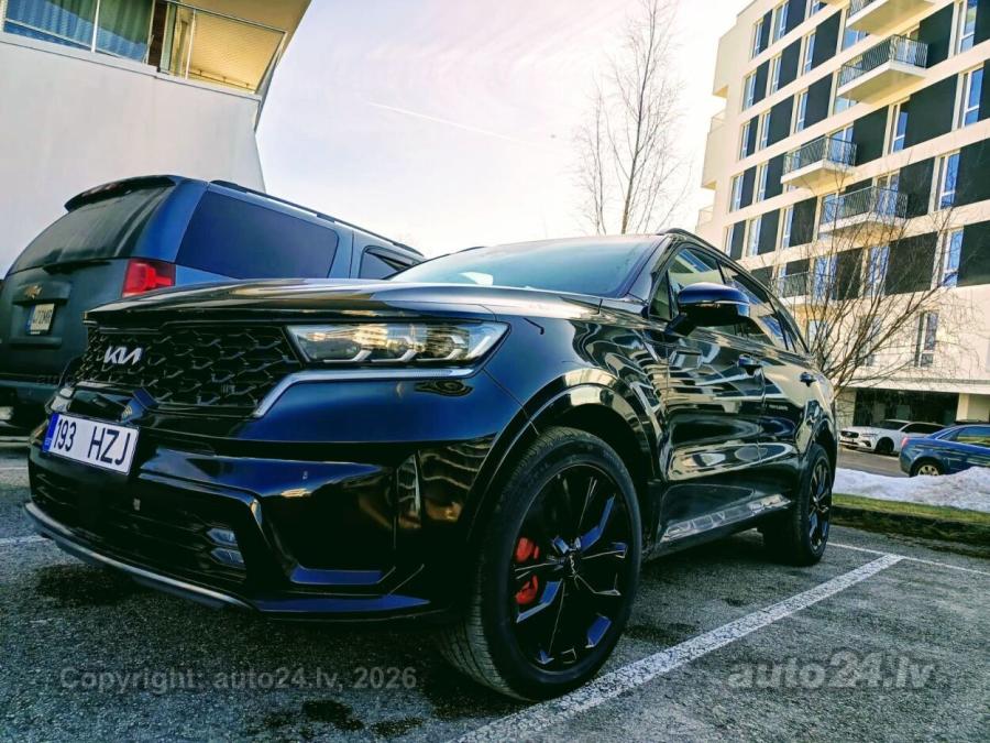 Melns Kia Sorento 2022 Tartu, ar dzinēja tilpumu 2.50 L un nobraukumu 23 tūkst. km par 45999 €, foto 1 vietnē AUTOMOTO.COM.LV