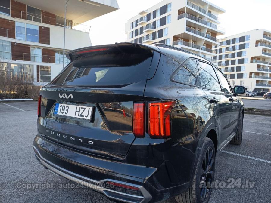 Melns Kia Sorento 2022 Tartu, ar dzinēja tilpumu 2.50 L un nobraukumu 23 tūkst. km par 45999 €, foto 12 vietnē AUTOMOTO.COM.LV