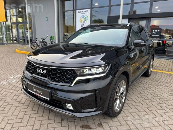 Black Kia Sorento 2022 in Liepaja, with an engine capacity of 2.20 L and mileage of 82 thousand km for 36000 €, photo 3 on AUTOMOTO.COM.LV