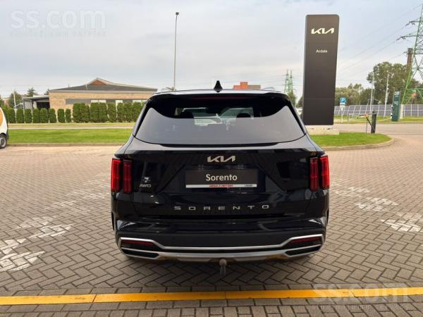 Black Kia Sorento 2022 in Liepaja, with an engine capacity of 2.20 L and mileage of 82 thousand km for 36000 €, photo 11 on AUTOMOTO.COM.LV