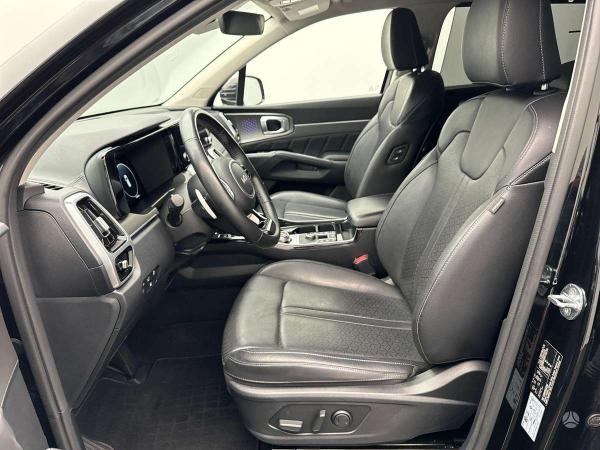 Melns Kia Sorento 2022 Viļņa, ar dzinēja tilpumu 0.00 L un nobraukumu 119 tūkst. km par 31460 €, foto 10 vietnē AUTOMOTO.COM.LV