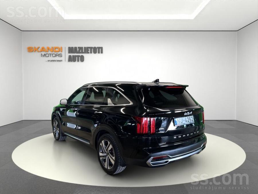 Melns Kia Sorento 2022 Rīga, ar dzinēja tilpumu 1.60 L un nobraukumu 94 tūkst. km par 32490 €, foto 5 vietnē AUTOMOTO.COM.LV
