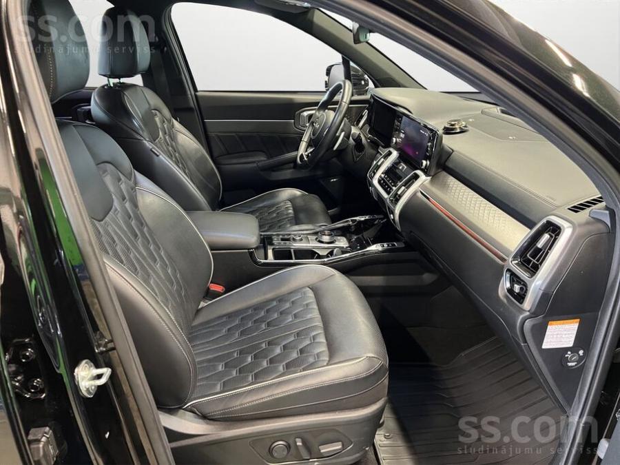 Melns Kia Sorento 2022 Rīga, ar dzinēja tilpumu 1.60 L un nobraukumu 94 tūkst. km par 32490 €, foto 19 vietnē AUTOMOTO.COM.LV