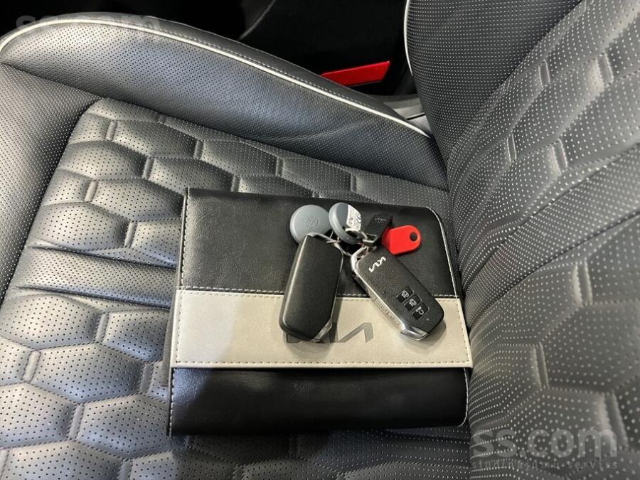 Melns Kia Sorento 2022 Rīga, ar dzinēja tilpumu 1.60 L un nobraukumu 94 tūkst. km par 32490 €, foto 22 vietnē AUTOMOTO.COM.LV
