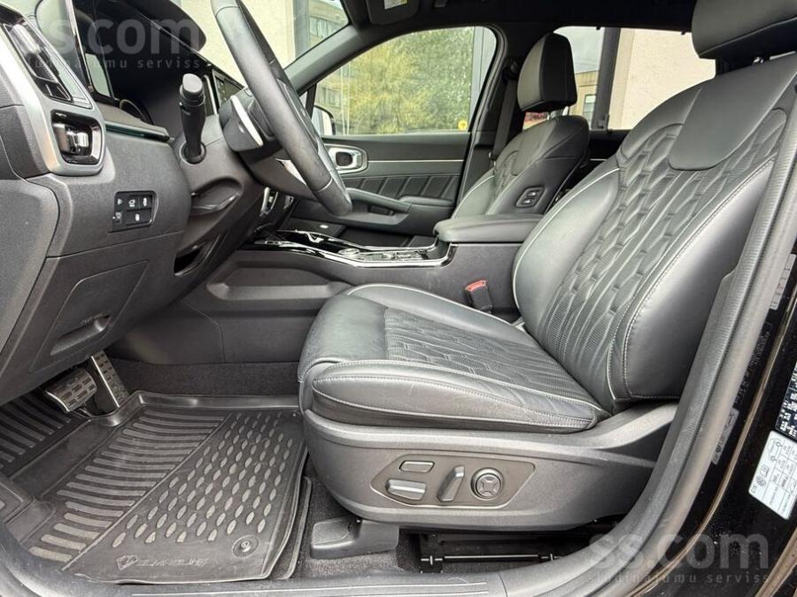 Melns Kia Sorento 2022 Rīga, ar dzinēja tilpumu 1.60 L un nobraukumu 23 tūkst. km par 39900 €, foto 12 vietnē AUTOMOTO.COM.LV