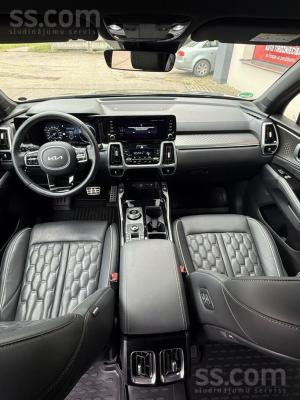 Melns Kia Sorento 2022 Rīga, ar dzinēja tilpumu 1.60 L un nobraukumu 23 tūkst. km par 39900 €, foto 14 vietnē AUTOMOTO.COM.LV