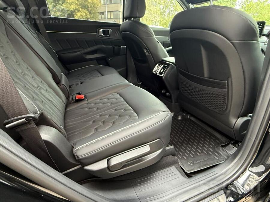 Melns Kia Sorento 2022 Rīga, ar dzinēja tilpumu 1.60 L un nobraukumu 23 tūkst. km par 39900 €, foto 22 vietnē AUTOMOTO.COM.LV