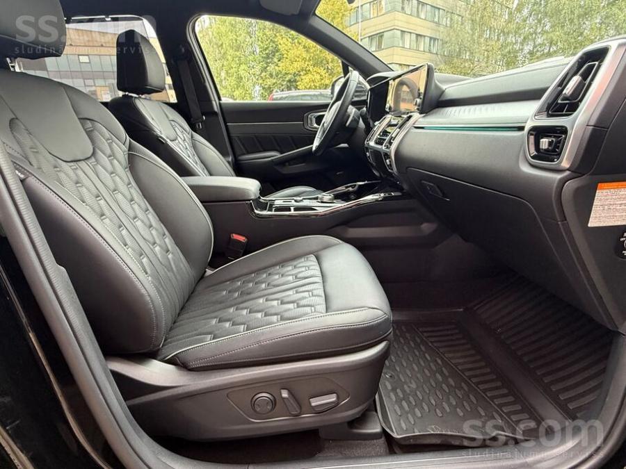 Melns Kia Sorento 2022 Rīga, ar dzinēja tilpumu 1.60 L un nobraukumu 23 tūkst. km par 39900 €, foto 24 vietnē AUTOMOTO.COM.LV