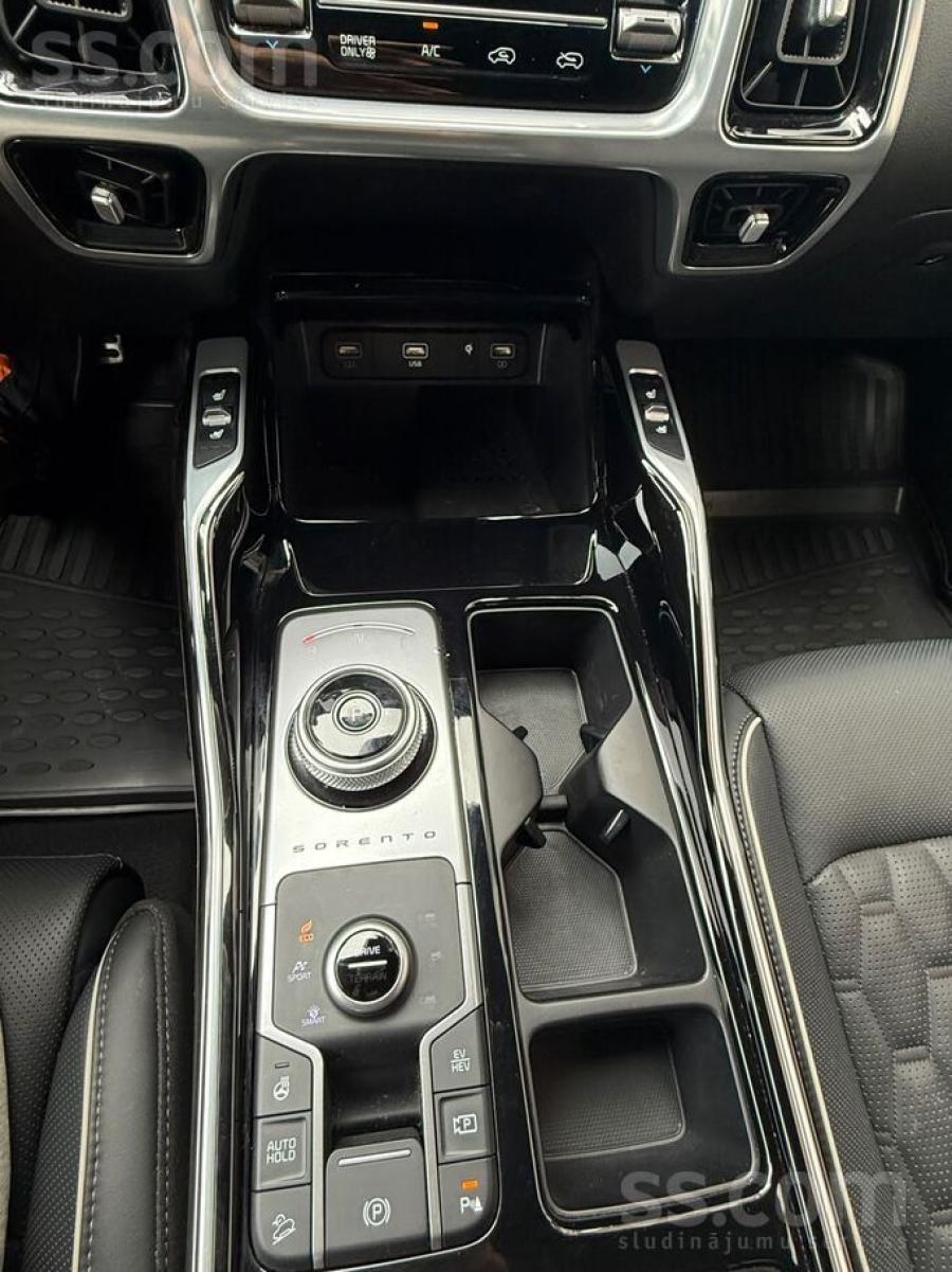 Melns Kia Sorento 2022 Rīga, ar dzinēja tilpumu 1.60 L un nobraukumu 23 tūkst. km par 39900 €, foto 26 vietnē AUTOMOTO.COM.LV