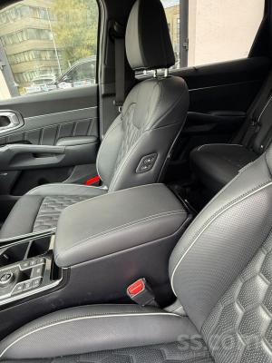Melns Kia Sorento 2022 Rīga, ar dzinēja tilpumu 1.60 L un nobraukumu 23 tūkst. km par 39900 €, foto 28 vietnē AUTOMOTO.COM.LV