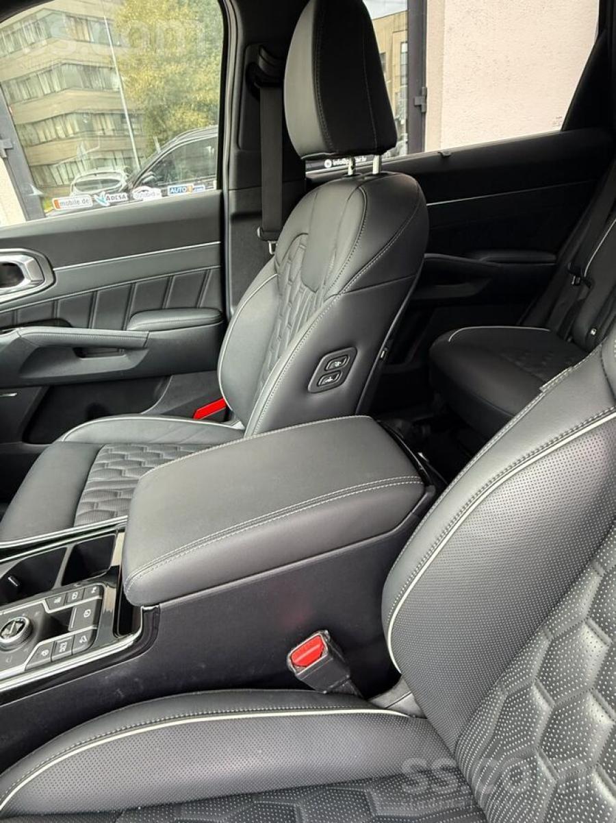 Melns Kia Sorento 2022 Rīga, ar dzinēja tilpumu 1.60 L un nobraukumu 23 tūkst. km par 39900 €, foto 28 vietnē AUTOMOTO.COM.LV