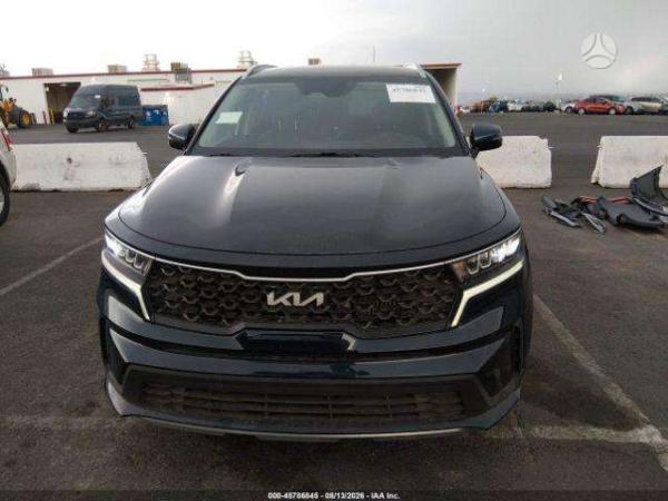 Kia Sorento 2022 in Klaipeda on AUTOMOTO.COM.LV Black Kia Sorento 2022 in Klaipeda, with an engine capacity of 1.60 L and mileage of 139 thousand km for 10200 €, photo 4 on AUTOMOTO.COM.LV