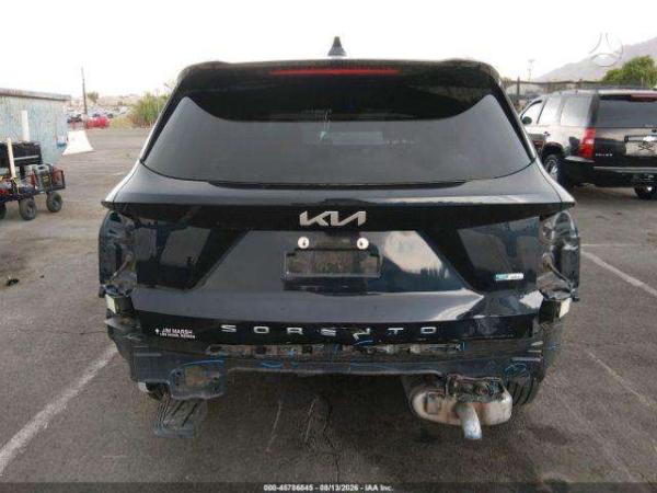 Kia Sorento 2022 in Klaipeda on AUTOMOTO.COM.LV Black Kia Sorento 2022 in Klaipeda, with an engine capacity of 1.60 L and mileage of 139 thousand km for 10200 €, photo 5 on AUTOMOTO.COM.LV