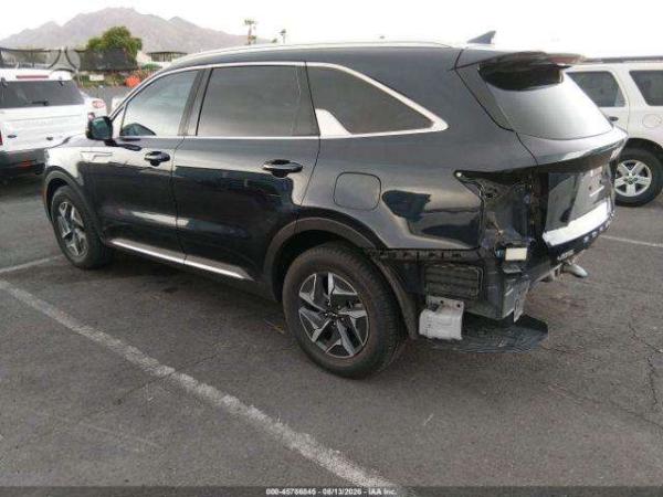 Kia Sorento 2022 in Klaipeda on AUTOMOTO.COM.LV Black Kia Sorento 2022 in Klaipeda, with an engine capacity of 1.60 L and mileage of 139 thousand km for 10200 €, photo 8 on AUTOMOTO.COM.LV