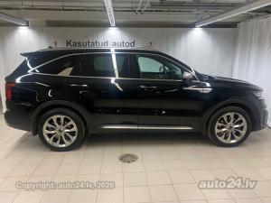 Black Kia Sorento 2023 in Tallinn, with an engine capacity of 2.20 L and mileage of 86 thousand km for 39900 €, photo 4 on AUTOMOTO.COM.LV