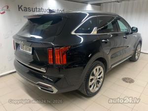Black Kia Sorento 2023 in Tallinn, with an engine capacity of 2.20 L and mileage of 86 thousand km for 39900 €, photo 6 on AUTOMOTO.COM.LV