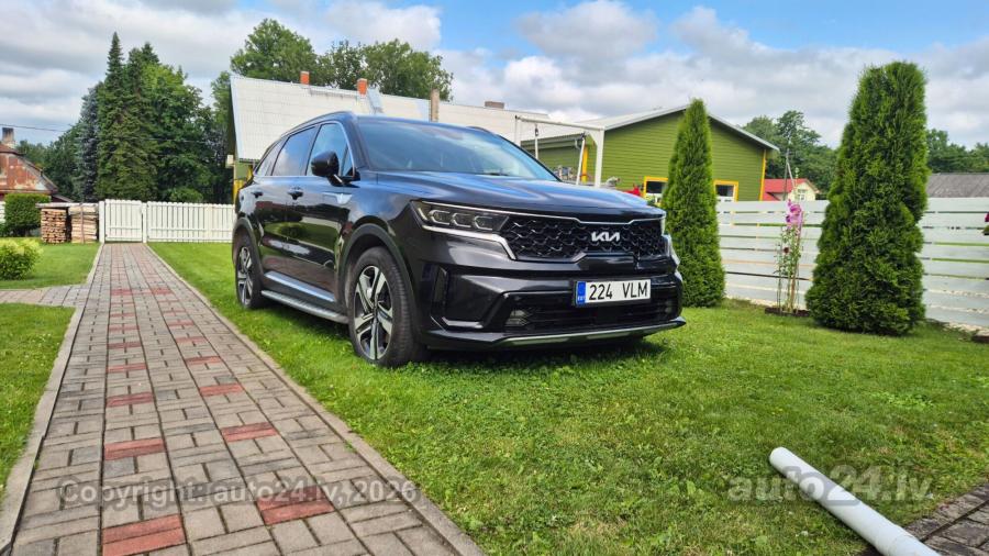 Black Kia Sorento 2023 in Vohma, with an engine capacity of 2.20 L and mileage of 145 thousand km for 37900 €, photo 1 on AUTOMOTO.COM.LV
