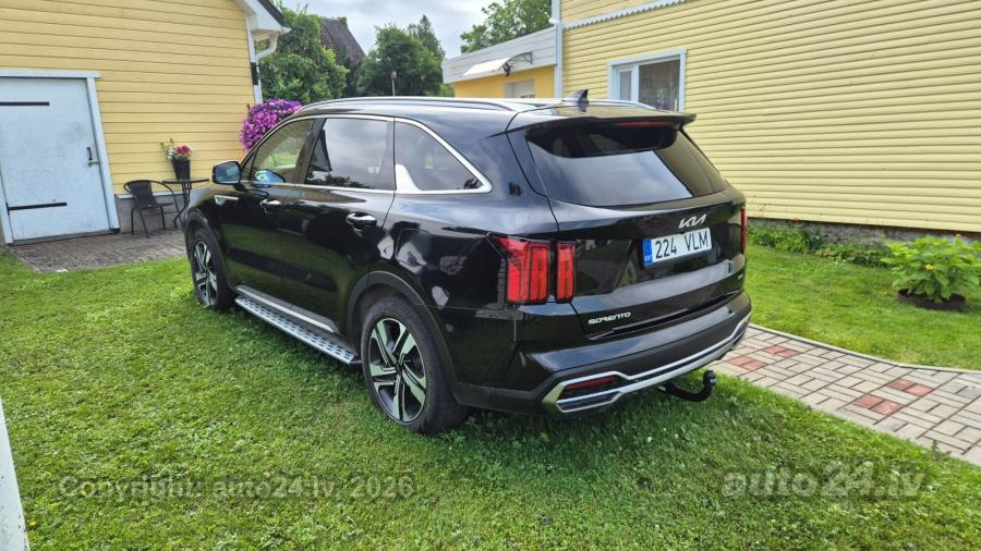 Black Kia Sorento 2023 in Vohma, with an engine capacity of 2.20 L and mileage of 145 thousand km for 37900 €, photo 4 on AUTOMOTO.COM.LV