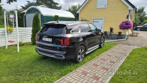 Black Kia Sorento 2023 in Vohma, with an engine capacity of 2.20 L and mileage of 145 thousand km for 37900 €, photo 8 on AUTOMOTO.COM.LV