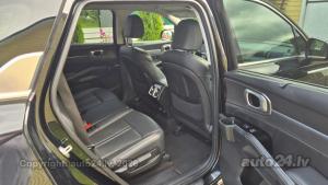 Black Kia Sorento 2023 in Vohma, with an engine capacity of 2.20 L and mileage of 145 thousand km for 37900 €, photo 9 on AUTOMOTO.COM.LV