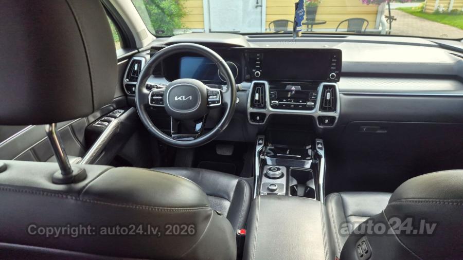 Black Kia Sorento 2023 in Vohma, with an engine capacity of 2.20 L and mileage of 145 thousand km for 37900 €, photo 11 on AUTOMOTO.COM.LV