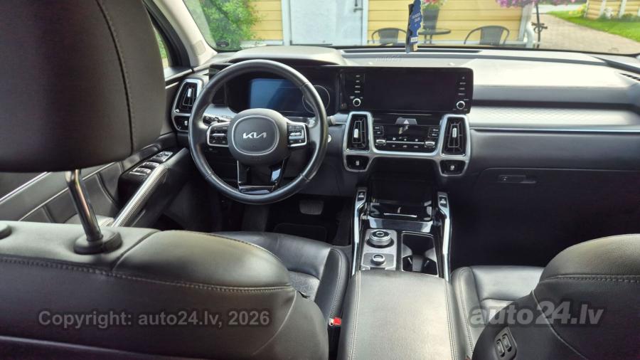 Black Kia Sorento 2023 in Vohma, with an engine capacity of 2.20 L and mileage of 145 thousand km for 37900 €, photo 12 on AUTOMOTO.COM.LV