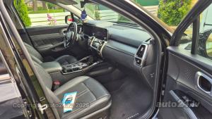 Black Kia Sorento 2023 in Vohma, with an engine capacity of 2.20 L and mileage of 145 thousand km for 37900 €, photo 13 on AUTOMOTO.COM.LV