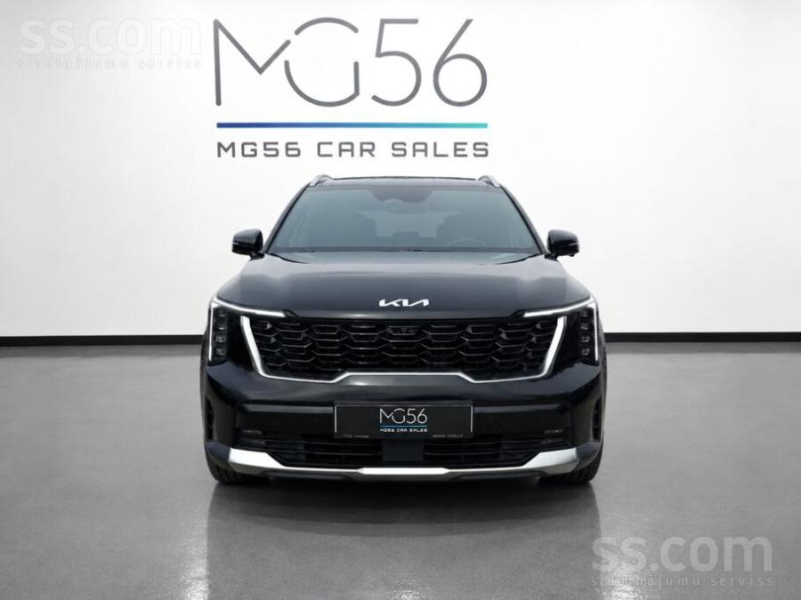 Black Kia Sorento 2025 in Riga, with an engine capacity of 2.20 L and mileage of 58 thousand km for 47900 €, photo 4 on AUTOMOTO.COM.LV