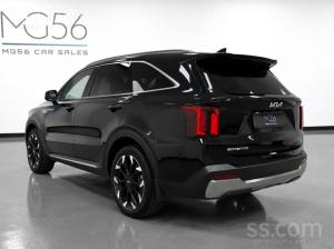 Black Kia Sorento 2025 in Riga, with an engine capacity of 2.20 L and mileage of 58 thousand km for 47900 €, photo 6 on AUTOMOTO.COM.LV
