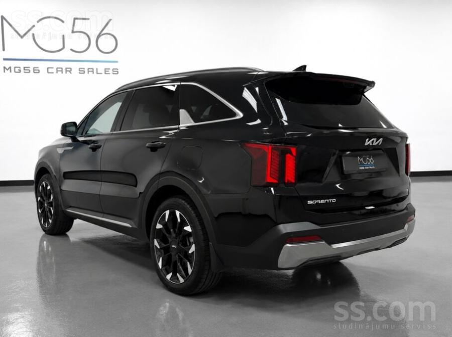 Black Kia Sorento 2025 in Riga, with an engine capacity of 2.20 L and mileage of 58 thousand km for 47900 €, photo 6 on AUTOMOTO.COM.LV