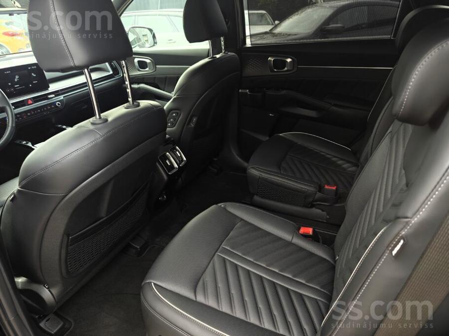 Black Kia Sorento 2025 in Riga, with an engine capacity of 2.20 L and mileage of 58 thousand km for 47900 €, photo 11 on AUTOMOTO.COM.LV