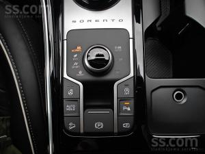 Black Kia Sorento 2025 in Riga, with an engine capacity of 2.20 L and mileage of 58 thousand km for 47900 €, photo 21 on AUTOMOTO.COM.LV