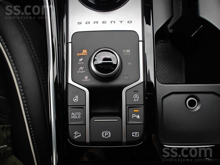 Black Kia Sorento 2025 in Riga, with an engine capacity of 2.20 L and mileage of 58 thousand km for 47900 €, photo 21 on AUTOMOTO.COM.LV
