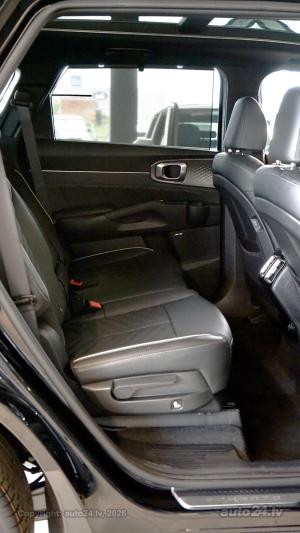 Black Kia Sorento 2026 in Tartu, with an engine capacity of 2.20 L and mileage of 12 thousand km for 63990 €, photo 9 on AUTOMOTO.COM.LV