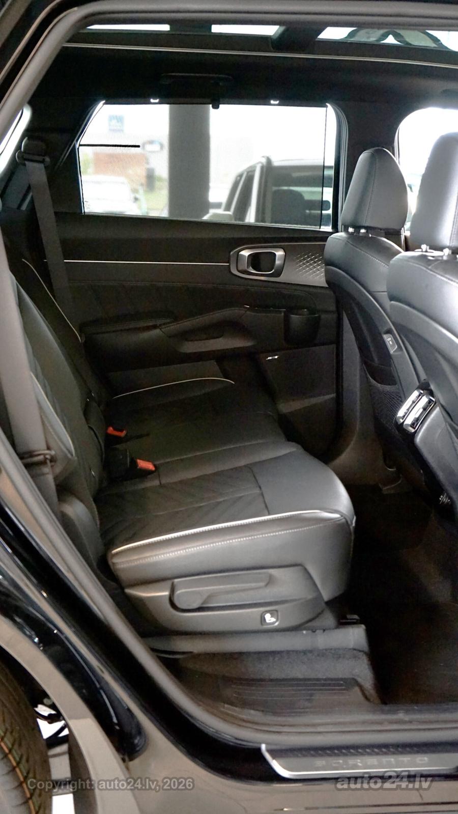 Black Kia Sorento 2026 in Tartu, with an engine capacity of 2.20 L and mileage of 12 thousand km for 63990 €, photo 9 on AUTOMOTO.COM.LV