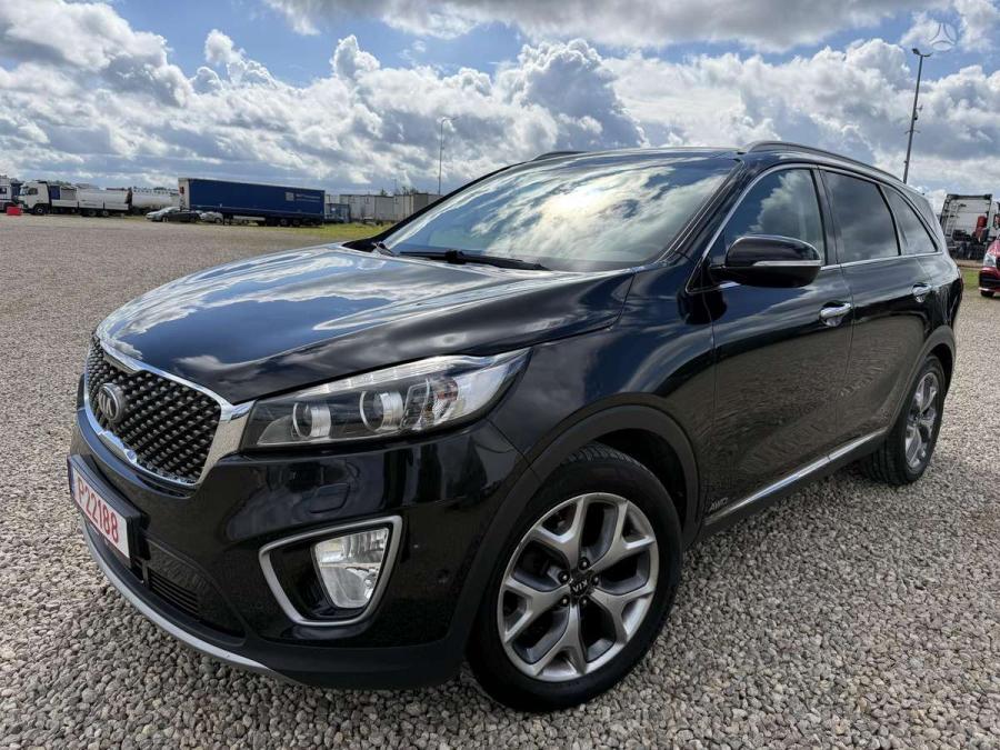 Black Kia Sorento 2016 in Vilnius, with an engine capacity of 2.20 L and mileage of 189 thousand km for 15750 €, photo 3 on AUTOMOTO.COM.LV