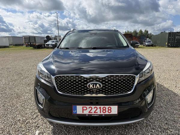 Black Kia Sorento 2016 in Vilnius, with an engine capacity of 2.20 L and mileage of 189 thousand km for 15750 €, photo 4 on AUTOMOTO.COM.LV