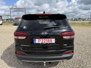 Black Kia Sorento 2016 in Vilnius, with an engine capacity of 2.20 L and mileage of 189 thousand km for 15750 €, photo 5 on AUTOMOTO.COM.LV