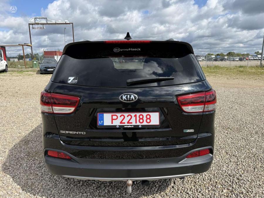 Black Kia Sorento 2016 in Vilnius, with an engine capacity of 2.20 L and mileage of 189 thousand km for 15750 €, photo 5 on AUTOMOTO.COM.LV