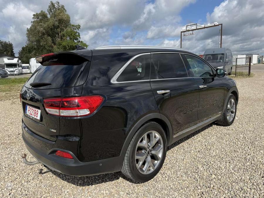 Black Kia Sorento 2016 in Vilnius, with an engine capacity of 2.20 L and mileage of 189 thousand km for 15750 €, photo 6 on AUTOMOTO.COM.LV
